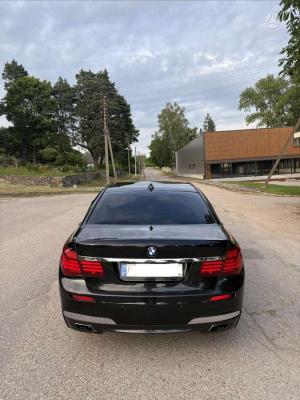 Black BMW 730 2009 in Ukmerge, with an engine capacity of 2.99 L and mileage of 443 thousand km for 8800 €, photo 5 on AUTOMOTO.COM.LV