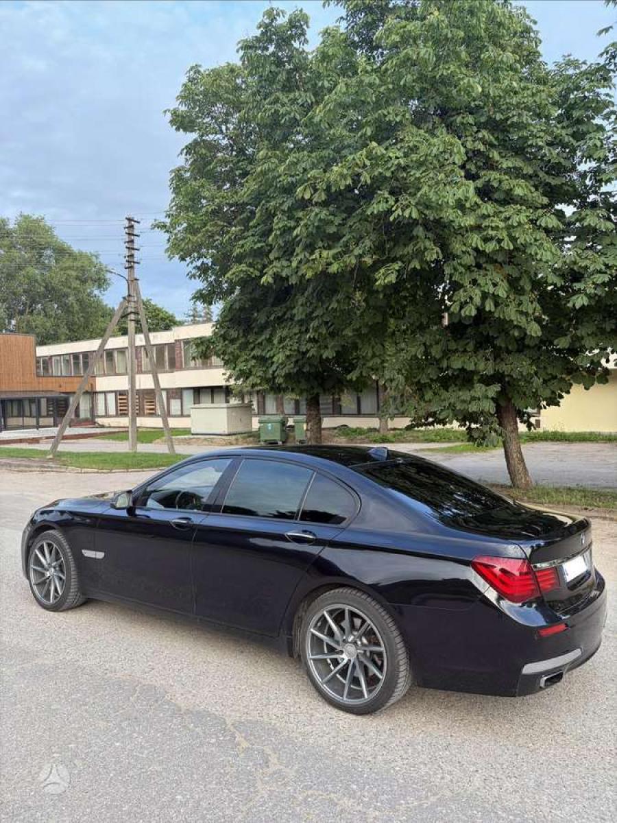 Black BMW 730 2009 in Ukmerge, with an engine capacity of 2.99 L and mileage of 443 thousand km for 8800 €, photo 6 on AUTOMOTO.COM.LV
