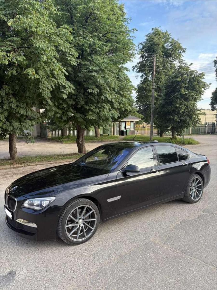 Black BMW 730 2009 in Ukmerge, with an engine capacity of 2.99 L and mileage of 443 thousand km for 8800 €, photo 7 on AUTOMOTO.COM.LV