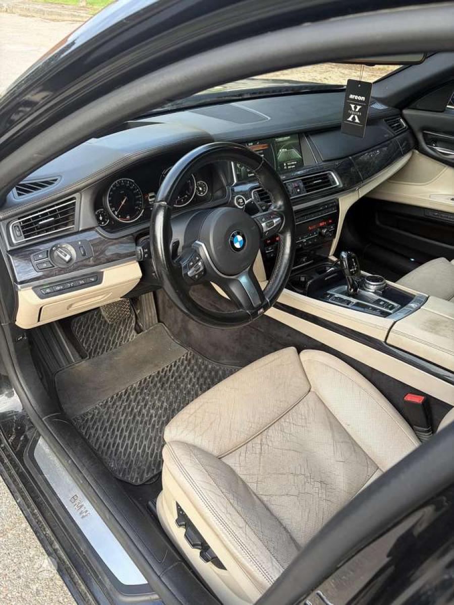 Black BMW 730 2009 in Ukmerge, with an engine capacity of 2.99 L and mileage of 443 thousand km for 8800 €, photo 8 on AUTOMOTO.COM.LV