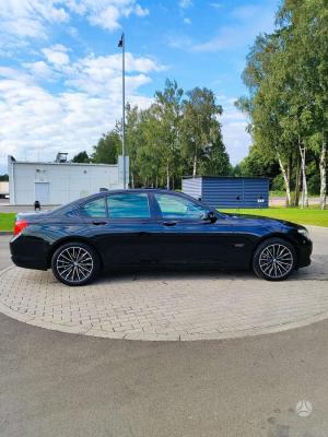 Black BMW 730 2009 in Vilnius, with an engine capacity of 3.00 L and mileage of 301 thousand km for 9650 €, photo  on AUTOMOTO.COM.LV