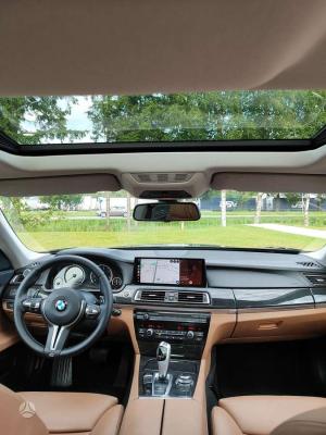 Black BMW 730 2009 in Vilnius, with an engine capacity of 3.00 L and mileage of 301 thousand km for 9650 €, photo 9 on AUTOMOTO.COM.LV