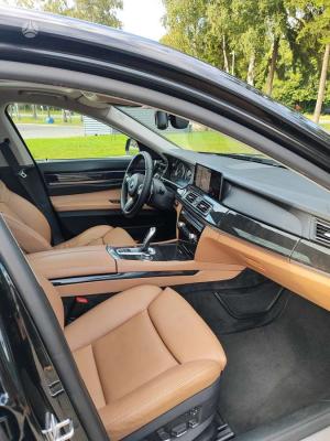 Black BMW 730 2009 in Vilnius, with an engine capacity of 3.00 L and mileage of 301 thousand km for 9650 €, photo 10 on AUTOMOTO.COM.LV