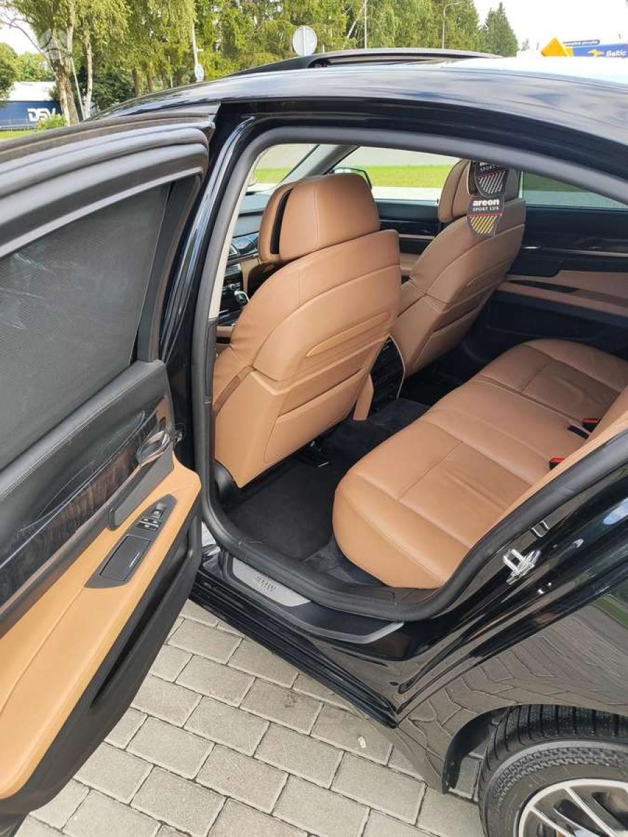 Black BMW 730 2009 in Vilnius, with an engine capacity of 3.00 L and mileage of 301 thousand km for 9650 €, photo 14 on AUTOMOTO.COM.LV