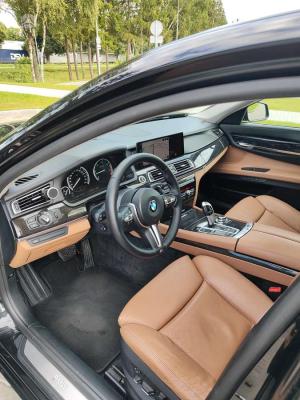 Black BMW 730 2009 in Vilnius, with an engine capacity of 3.00 L and mileage of 301 thousand km for 9650 €, photo 16 on AUTOMOTO.COM.LV