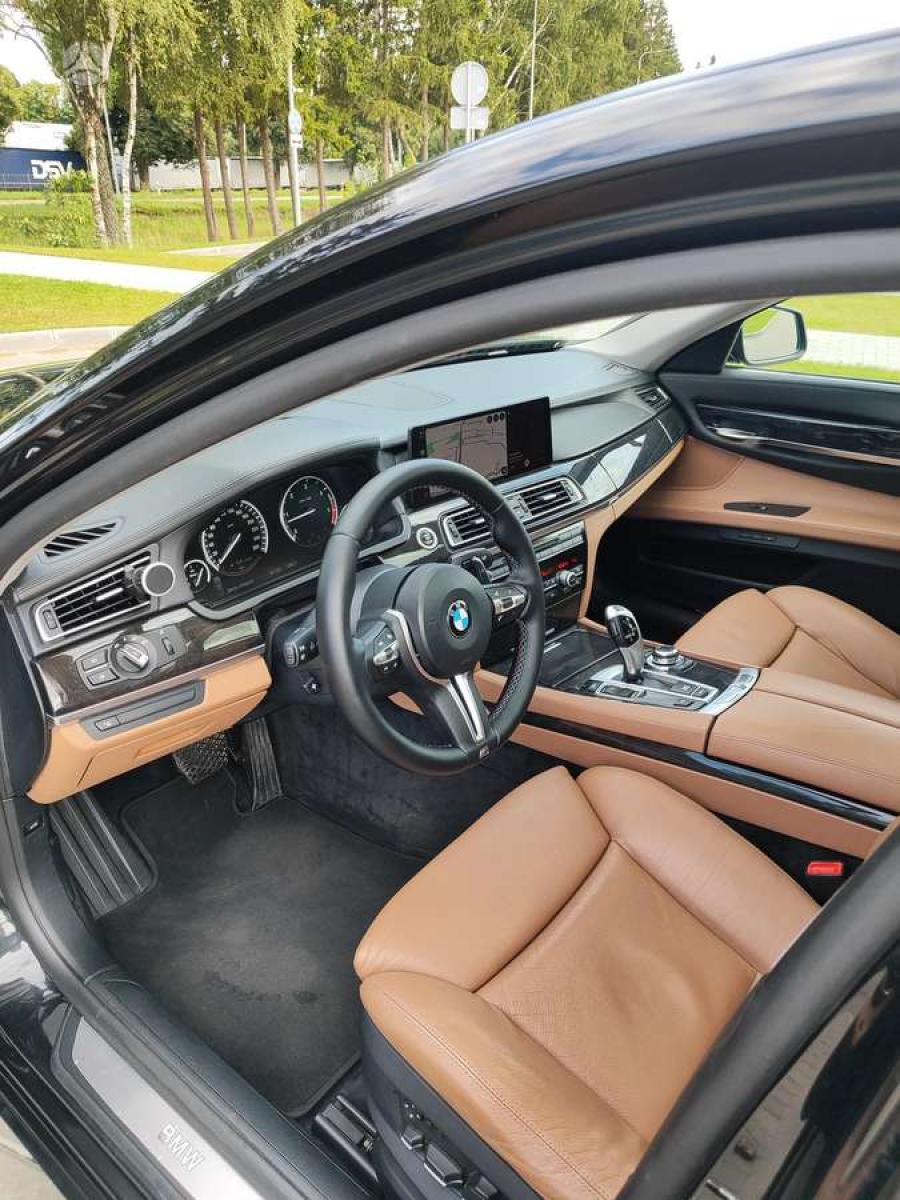 Black BMW 730 2009 in Vilnius, with an engine capacity of 3.00 L and mileage of 301 thousand km for 9650 €, photo 16 on AUTOMOTO.COM.LV