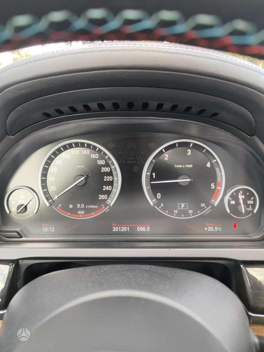 Black BMW 730 2009 in Vilnius, with an engine capacity of 3.00 L and mileage of 301 thousand km for 9650 €, photo 17 on AUTOMOTO.COM.LV
