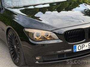 Black BMW 730 2009 in Riga, with an engine capacity of 3.00 L and mileage of 336 thousand km for 9900 €, photo 4 on AUTOMOTO.COM.LV