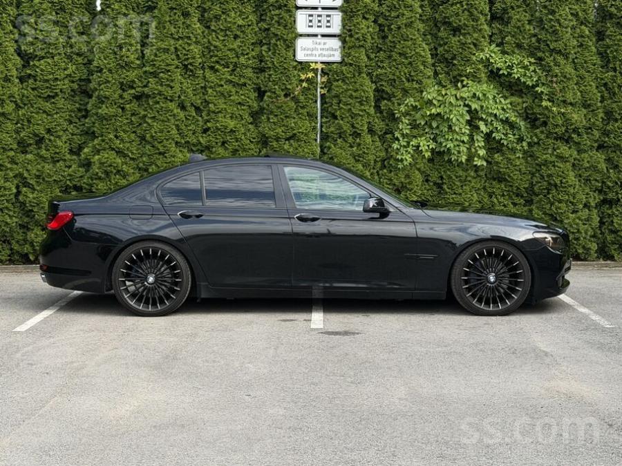 Black BMW 730 2009 in Riga, with an engine capacity of 3.00 L and mileage of 336 thousand km for 9900 €, photo 5 on AUTOMOTO.COM.LV