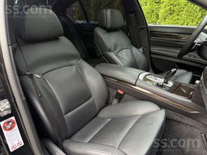 Black BMW 730 2009 in Riga, with an engine capacity of 3.00 L and mileage of 336 thousand km for 9900 €, photo 9 on AUTOMOTO.COM.LV