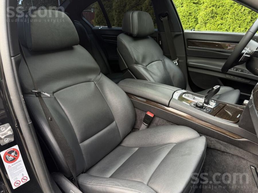 Black BMW 730 2009 in Riga, with an engine capacity of 3.00 L and mileage of 336 thousand km for 9900 €, photo 9 on AUTOMOTO.COM.LV