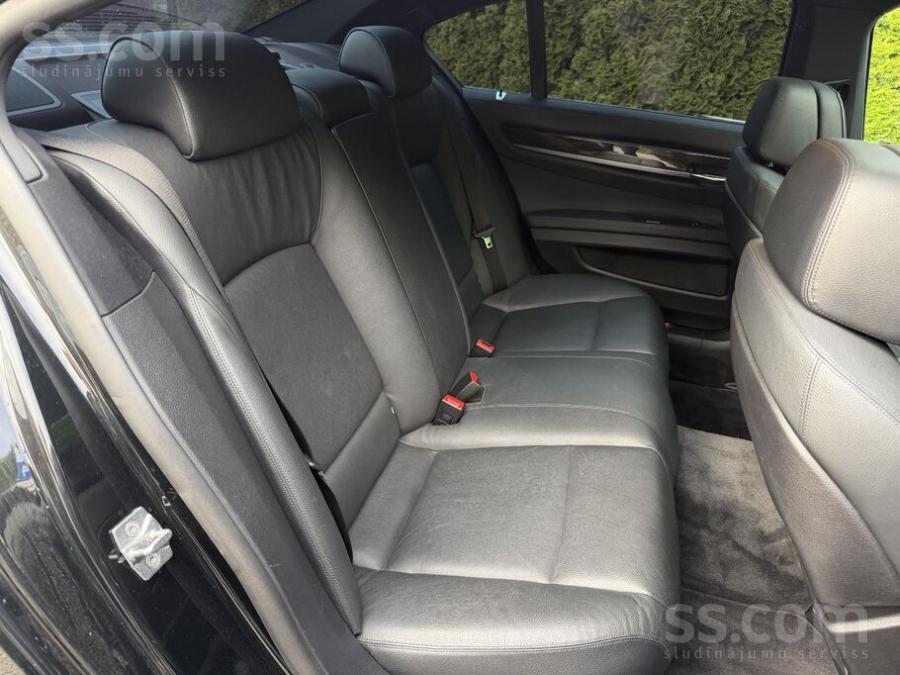 Black BMW 730 2009 in Riga, with an engine capacity of 3.00 L and mileage of 336 thousand km for 9900 €, photo 11 on AUTOMOTO.COM.LV