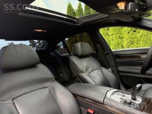Black BMW 730 2009 in Riga, with an engine capacity of 3.00 L and mileage of 336 thousand km for 9900 €, photo 12 on AUTOMOTO.COM.LV