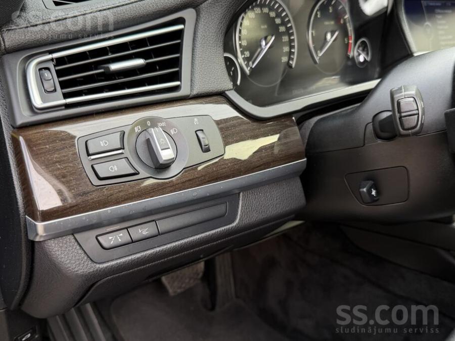 Black BMW 730 2009 in Riga, with an engine capacity of 3.00 L and mileage of 336 thousand km for 9900 €, photo 15 on AUTOMOTO.COM.LV