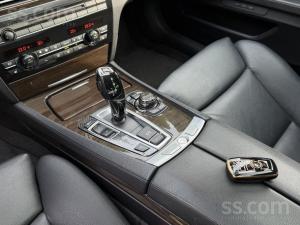 Black BMW 730 2009 in Riga, with an engine capacity of 3.00 L and mileage of 336 thousand km for 9900 €, photo 18 on AUTOMOTO.COM.LV