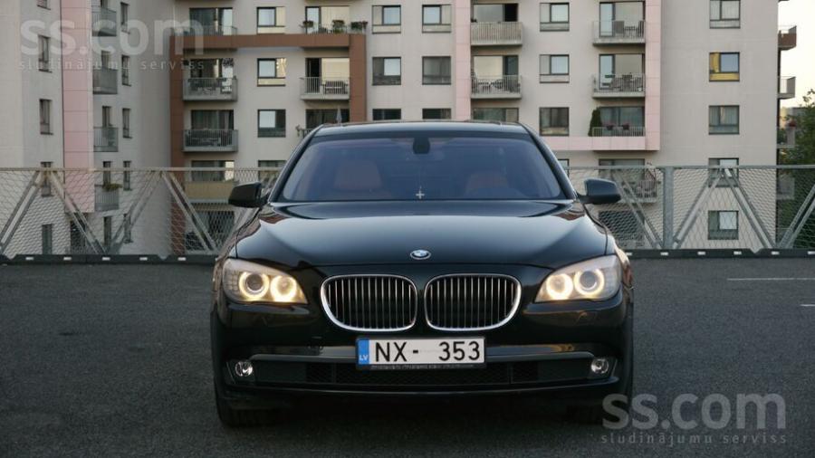 Black BMW 730 2009 in Riga, with an engine capacity of 3.00 L and mileage of 367 thousand km for 10500 €, photo 1 on AUTOMOTO.COM.LV
