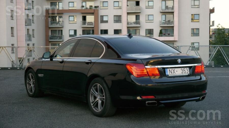 Black BMW 730 2009 in Riga, with an engine capacity of 3.00 L and mileage of 367 thousand km for 10500 €, photo 9 on AUTOMOTO.COM.LV