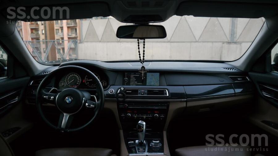 Black BMW 730 2009 in Riga, with an engine capacity of 3.00 L and mileage of 367 thousand km for 10500 €, photo 10 on AUTOMOTO.COM.LV