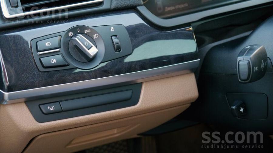 Black BMW 730 2009 in Riga, with an engine capacity of 3.00 L and mileage of 367 thousand km for 10500 €, photo 12 on AUTOMOTO.COM.LV