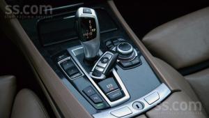 Black BMW 730 2009 in Riga, with an engine capacity of 3.00 L and mileage of 367 thousand km for 10500 €, photo 14 on AUTOMOTO.COM.LV