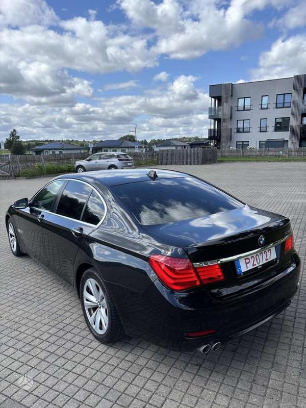 Melns BMW 730 2009 Šauļi, ar dzinēja tilpumu 3.00 L un nobraukumu 325 tūkst. km par 6450 €, foto 4 vietnē AUTOMOTO.COM.LV