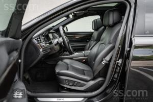 Black BMW 730 2009 in Riga, with an engine capacity of 3.00 L and mileage of 337 thousand km for 10500 €, photo 11 on AUTOMOTO.COM.LV