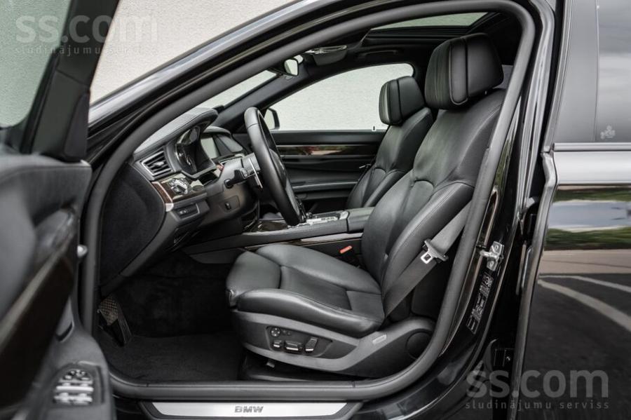 Black BMW 730 2009 in Riga, with an engine capacity of 3.00 L and mileage of 337 thousand km for 10500 €, photo 11 on AUTOMOTO.COM.LV