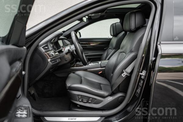 Black BMW 730 2009 in Riga, with an engine capacity of 3.00 L and mileage of 337 thousand km for 10500 €, photo 11 on AUTOMOTO.COM.LV