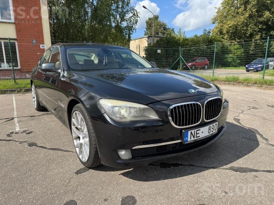 Black BMW 730 2009 in Riga, with an engine capacity of 3.00 L and mileage of 390 thousand km for 7600 €, photo 1 on AUTOMOTO.COM.LV
