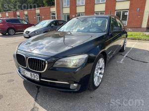 Black BMW 730 2009 in Riga, with an engine capacity of 3.00 L and mileage of 390 thousand km for 7600 €, photo 4 on AUTOMOTO.COM.LV