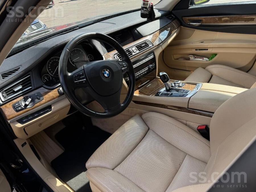 Black BMW 730 2009 in Riga, with an engine capacity of 3.00 L and mileage of 390 thousand km for 7600 €, photo 6 on AUTOMOTO.COM.LV