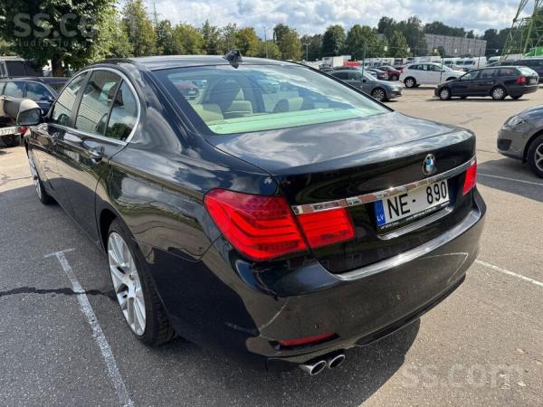 Melns BMW 730 2009 Rīga, ar dzinēja tilpumu 3.00 L un nobraukumu 390 tūkst. km par 7600 €, foto 5 vietnē AUTOMOTO.COM.LV