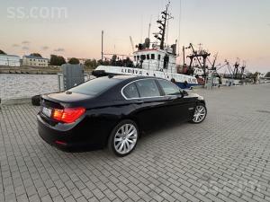 Black BMW 730 2009 in Liepaja, with an engine capacity of 3.00 L and mileage of 271 thousand km for 8750 €, photo 4 on AUTOMOTO.COM.LV