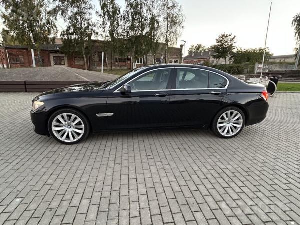 BMW 730 2009 in Liepaja on AUTOMOTO.COM.LV Black BMW 730 2009 in Liepaja, with an engine capacity of 3.00 L and mileage of 271 thousand km for 8750 €, photo 6 on AUTOMOTO.COM.LV