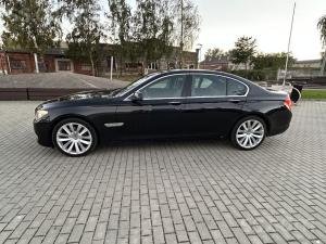 Black BMW 730 2009 in Liepaja, with an engine capacity of 3.00 L and mileage of 271 thousand km for 8750 €, photo 6 on AUTOMOTO.COM.LV
