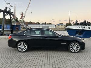 Black BMW 730 2009 in Liepaja, with an engine capacity of 3.00 L and mileage of 271 thousand km for 8750 €, photo 7 on AUTOMOTO.COM.LV