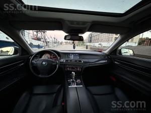 Black BMW 730 2009 in Liepaja, with an engine capacity of 3.00 L and mileage of 271 thousand km for 8750 €, photo 8 on AUTOMOTO.COM.LV