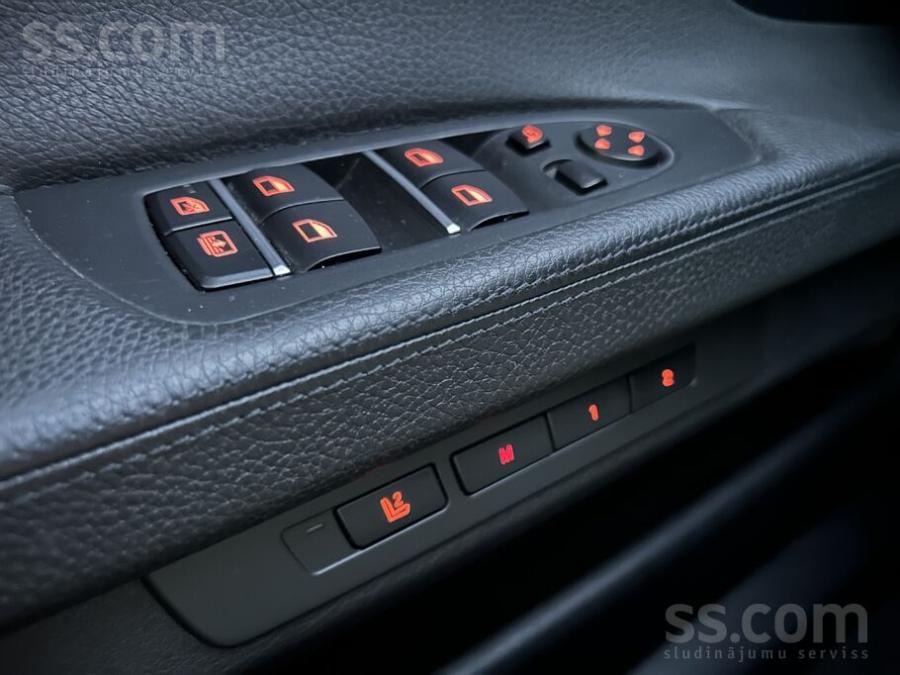Black BMW 730 2009 in Liepaja, with an engine capacity of 3.00 L and mileage of 271 thousand km for 8750 €, photo 12 on AUTOMOTO.COM.LV