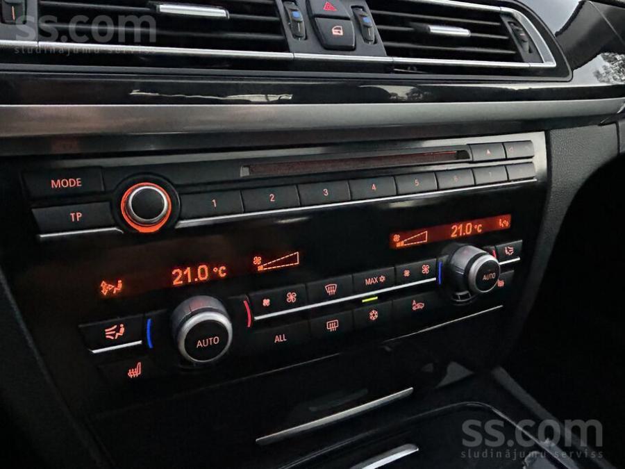Black BMW 730 2009 in Liepaja, with an engine capacity of 3.00 L and mileage of 271 thousand km for 8750 €, photo 13 on AUTOMOTO.COM.LV
