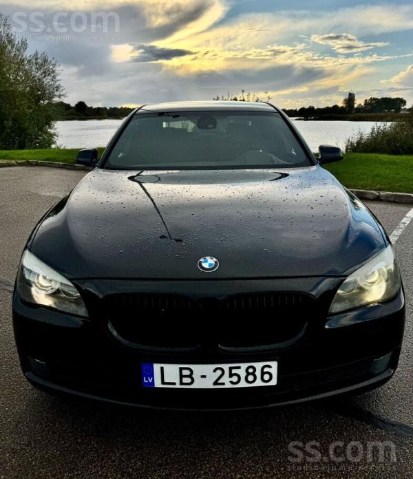 BMW 730 2009 Rīga vietnē Melns BMW 730 2009 Rīga, ar dzinēja tilpumu 3.00 L un nobraukumu 373 tūkst. km par 8200 €, foto 4 vietnē AUTOMOTO.COM.LV