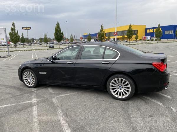 BMW 730 2009 Rīga vietnē Melns BMW 730 2009 Rīga, ar dzinēja tilpumu 3.00 L un nobraukumu 246 tūkst. km par 8800 €, foto 5 vietnē AUTOMOTO.COM.LV