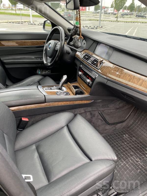 BMW 730 2009 Rīga vietnē Melns BMW 730 2009 Rīga, ar dzinēja tilpumu 3.00 L un nobraukumu 246 tūkst. km par 8800 €, foto 11 vietnē AUTOMOTO.COM.LV