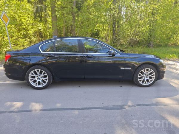 Melns BMW 730 2010 Ogre, ar dzinēja tilpumu 3.00 L un nobraukumu 268 tūkst. km par 10600 €, foto 5 vietnē AUTOMOTO.COM.LV