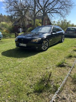 Melns BMW 730 2010 Rīga, ar dzinēja tilpumu 3.00 L un nobraukumu 299 tūkst. km par 5500 €, foto 1 vietnē AUTOMOTO.COM.LV