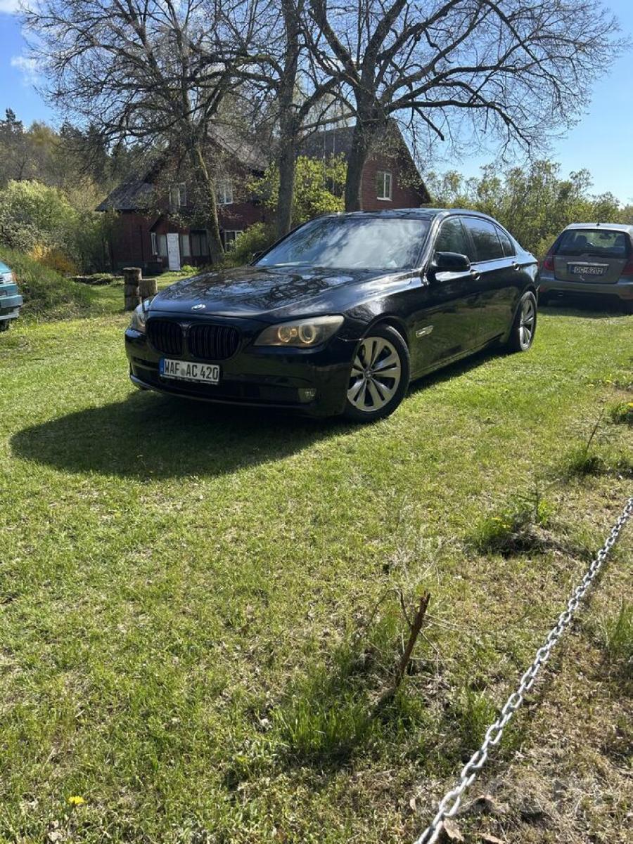 Melns BMW 730 2010 Rīga, ar dzinēja tilpumu 3.00 L un nobraukumu 299 tūkst. km par 5500 €, foto 1 vietnē AUTOMOTO.COM.LV