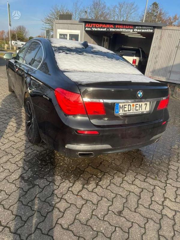 Black BMW 730 2010 in Klaipeda, with an engine capacity of 3.00 L and mileage of 298 thousand km for 6450 €, photo 3 on AUTOMOTO.COM.LV