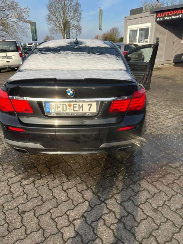 Black BMW 730 2010 in Klaipeda, with an engine capacity of 3.00 L and mileage of 298 thousand km for 6450 €, photo 5 on AUTOMOTO.COM.LV