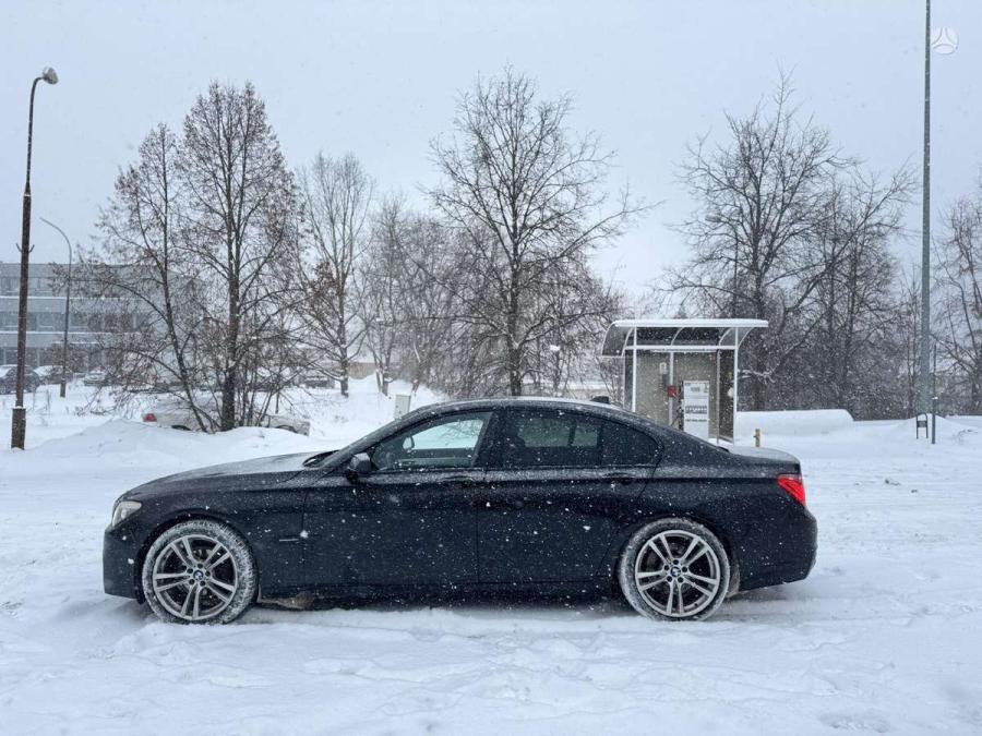 Black BMW 730 2010 in Vilnius, with an engine capacity of 3.00 L and mileage of 280 thousand km for 8500 €, photo 1 on AUTOMOTO.COM.LV