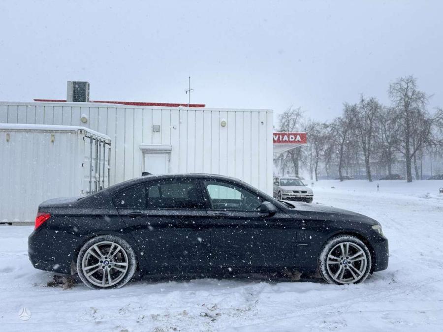 Black BMW 730 2010 in Vilnius, with an engine capacity of 3.00 L and mileage of 280 thousand km for 8500 €, photo 2 on AUTOMOTO.COM.LV