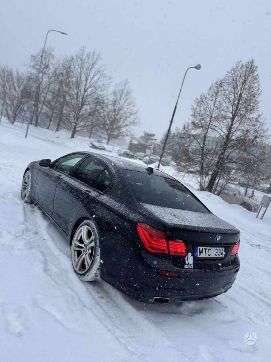 Black BMW 730 2010 in Vilnius, with an engine capacity of 3.00 L and mileage of 280 thousand km for 8500 €, photo 3 on AUTOMOTO.COM.LV